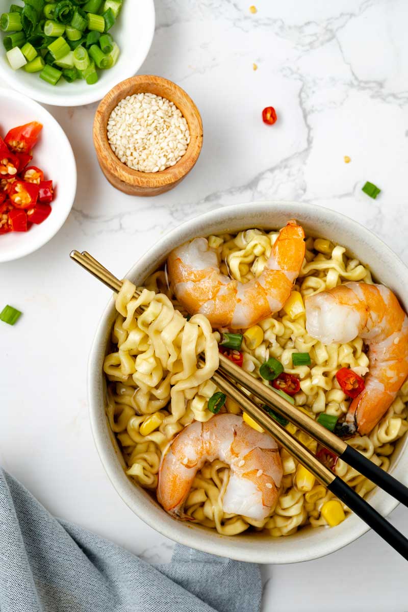 (Easy) Spicy Shrimp Ramen Noodles Recipe - Pepper Geek